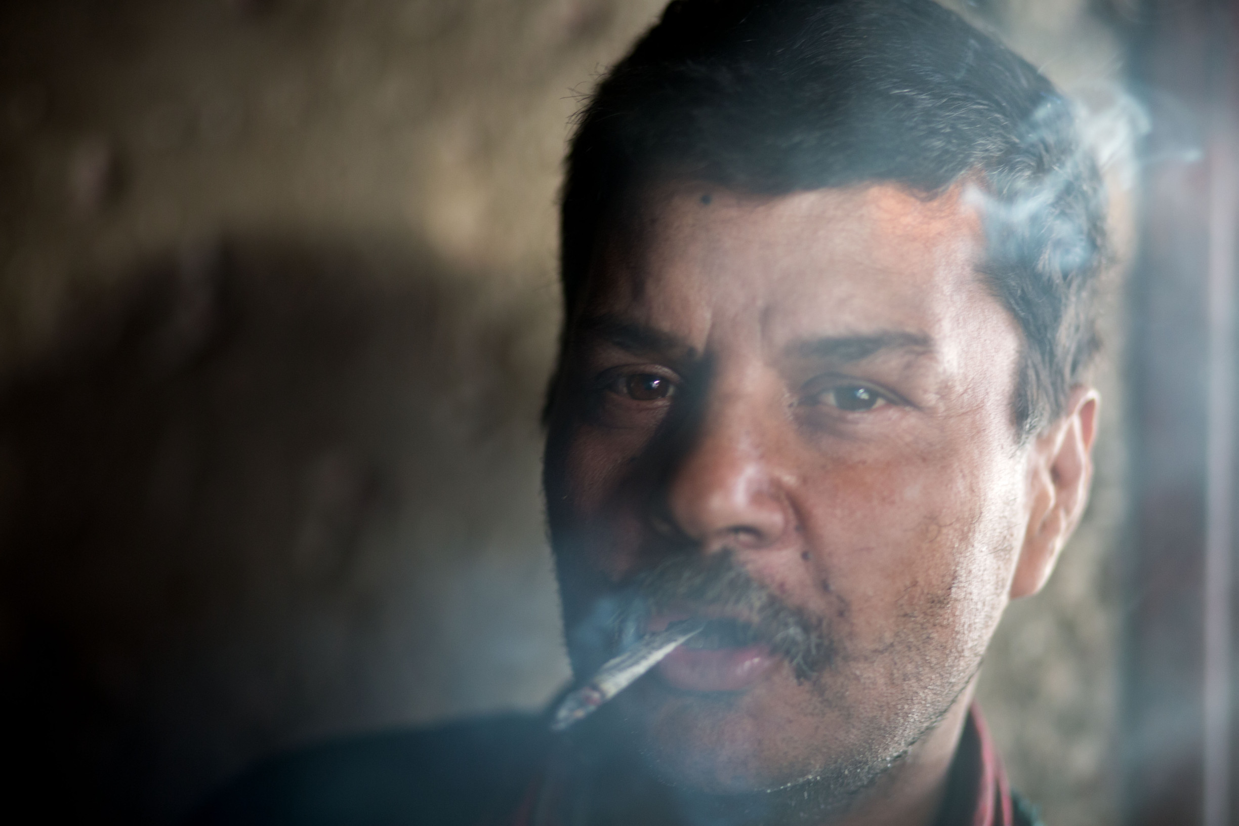 Ako sa žije v najväčšom slovenskom gete? Deň aj noc na Luníku IX na fotkách — Denník N