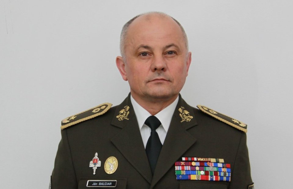 povýšiť súčasného šéfa vojenskej tajnej služby Jána Balciara do najvyššej možnej hodnosti