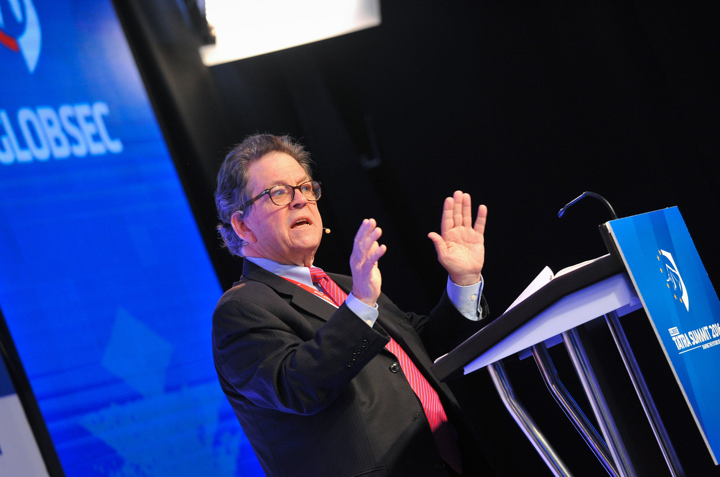 Známy ekonóm Arthur Laffer: Zrušte minimálnu mzdu a politikov plaťte ...