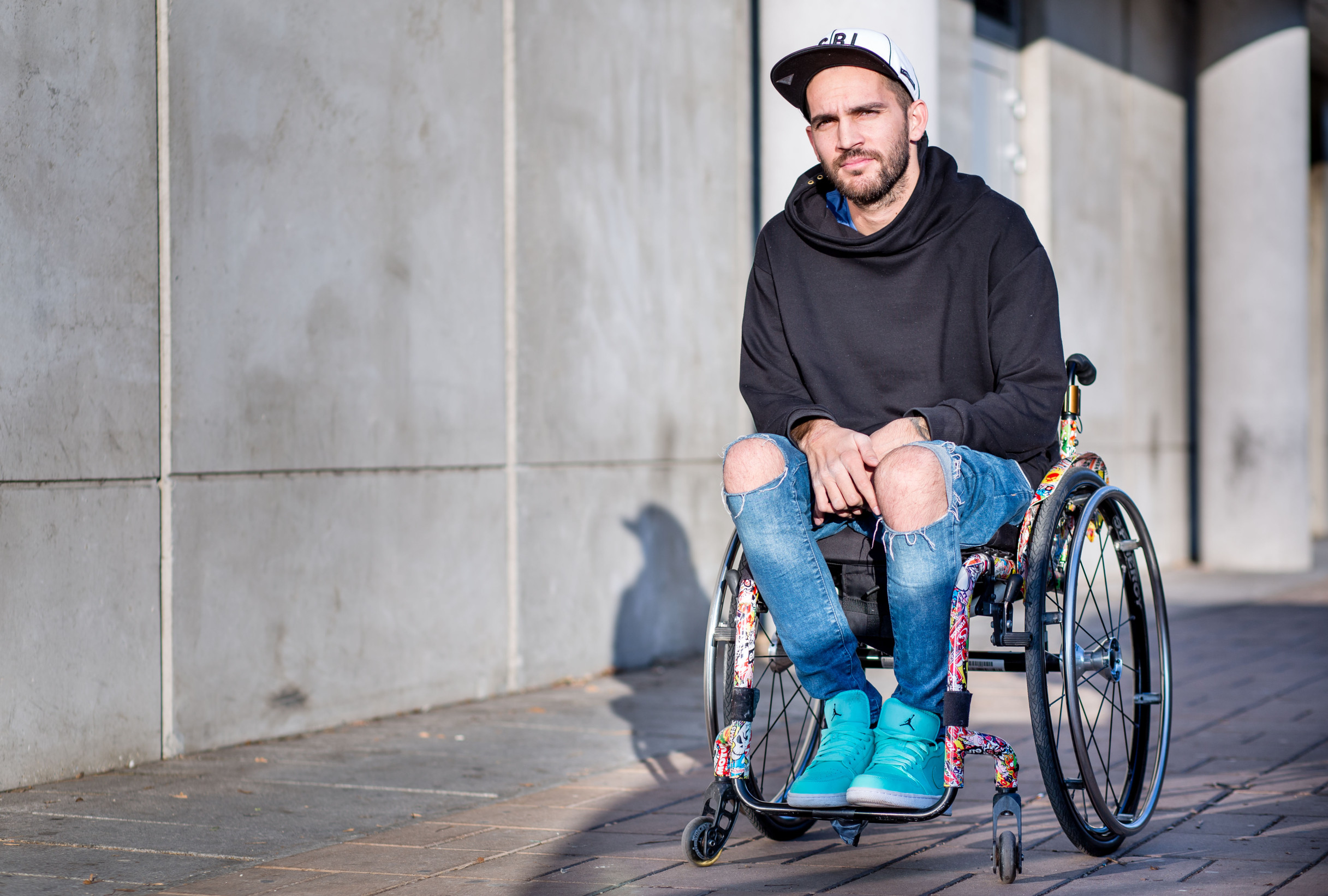 Raper a stand-up komik Bekim Aziri: Na ruke mám vytetované „Nezabudni ...