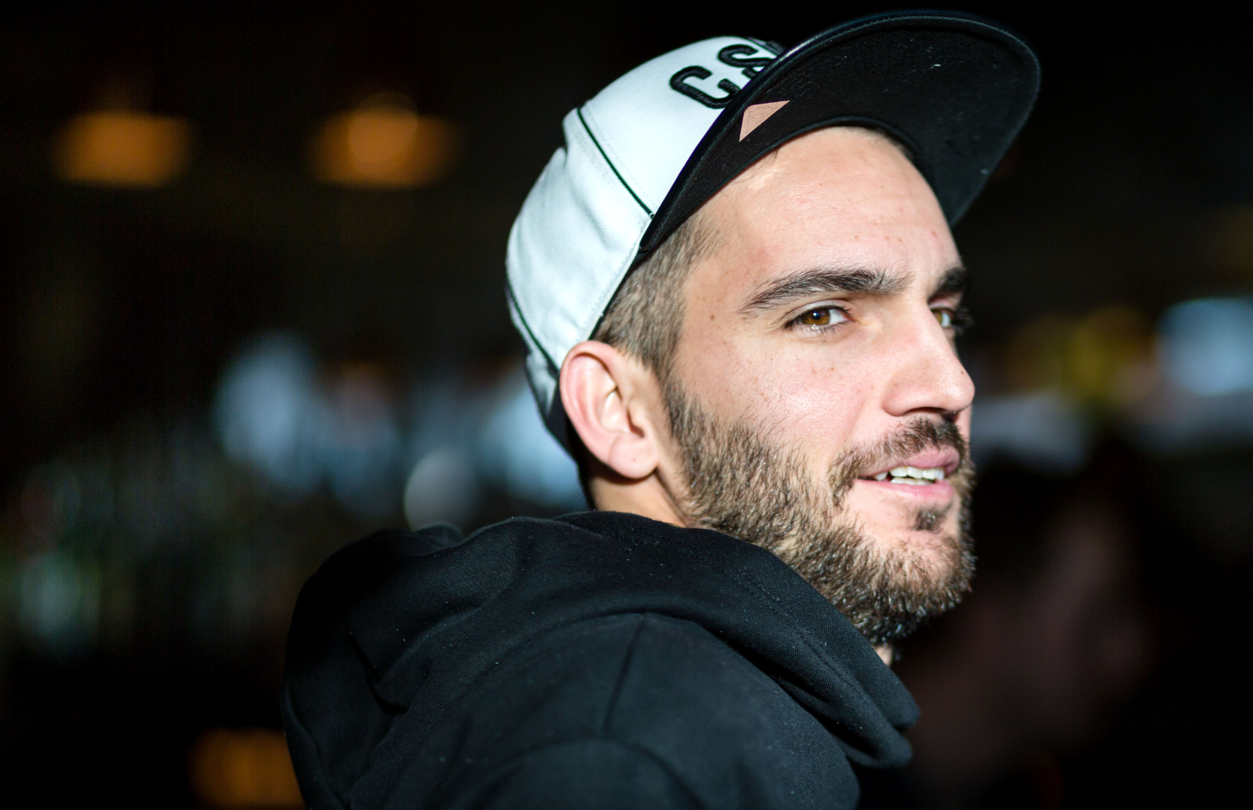 Raper a stand-up komik Bekim Aziri: Na ruke mám vytetované „Nezabudni ...