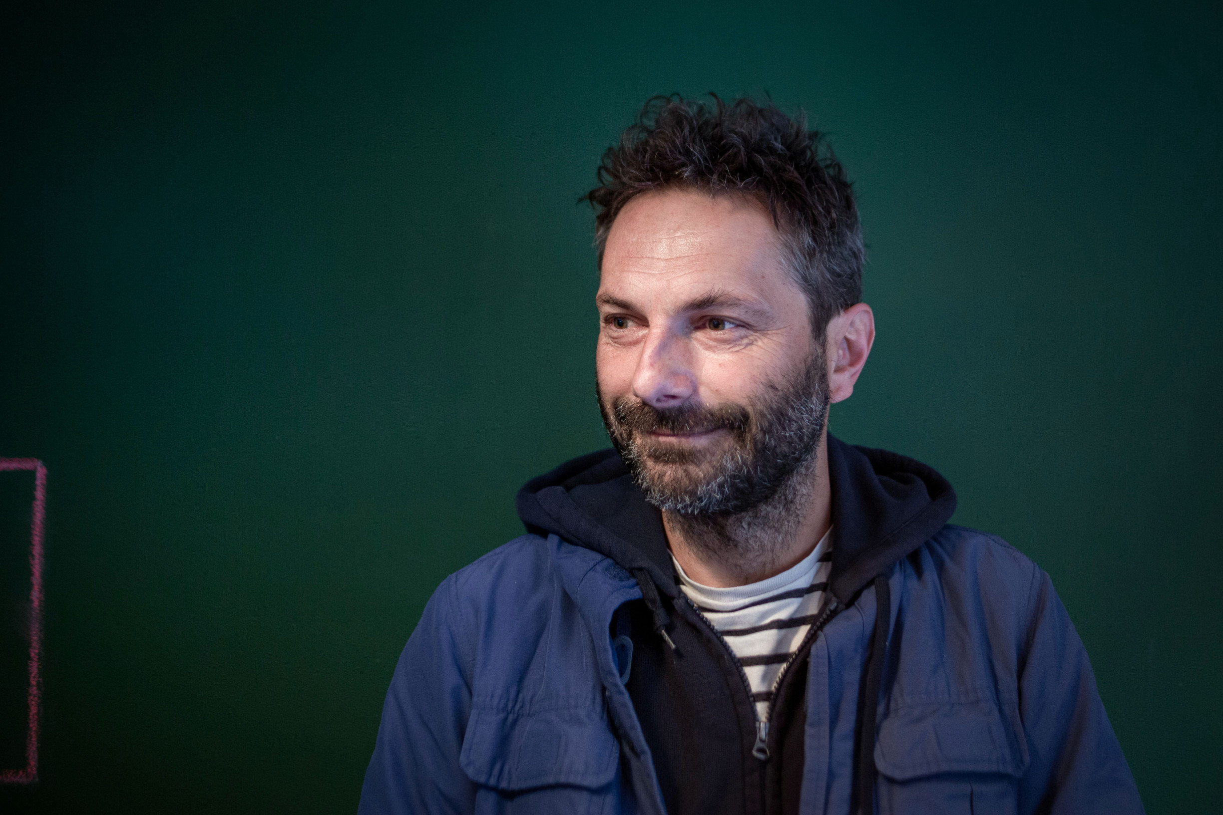 Aj tí najlepší sa občas cítia, akoby stáli na okraji, hovorí filmár a ...