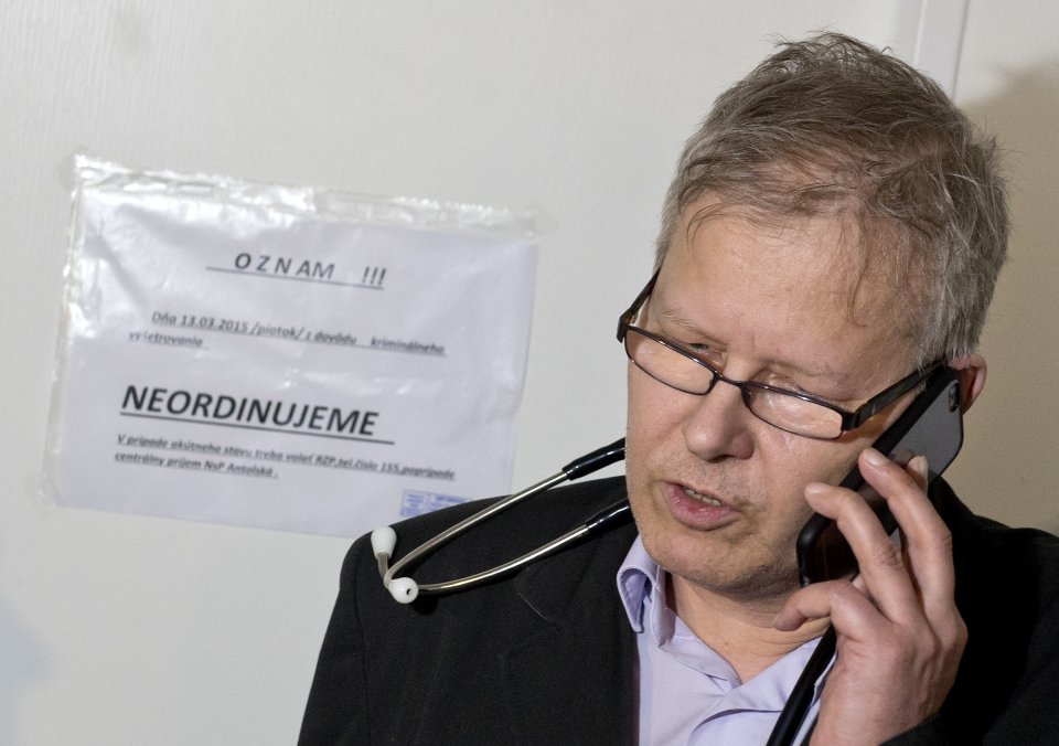 Štát začal preverovať lekárov, ktorí šírili dezinformácie o covide a ...