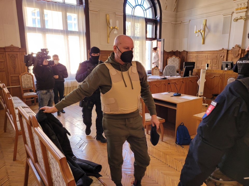 Po zhruba dvoch hodinách výpovede Bernarda Slobodníka vyhlásil sudca ...
