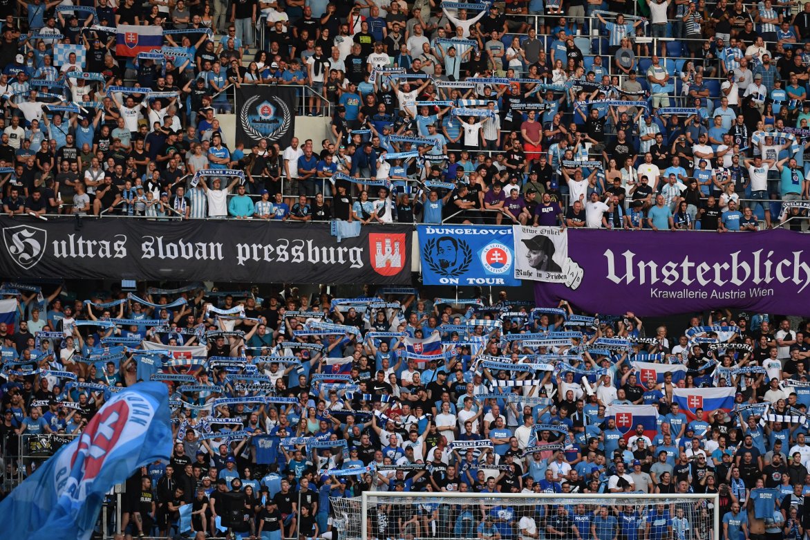 Akí sú ultras Slovana? Po výzve na slušnosť prišlo urážanie Maďarov a ...