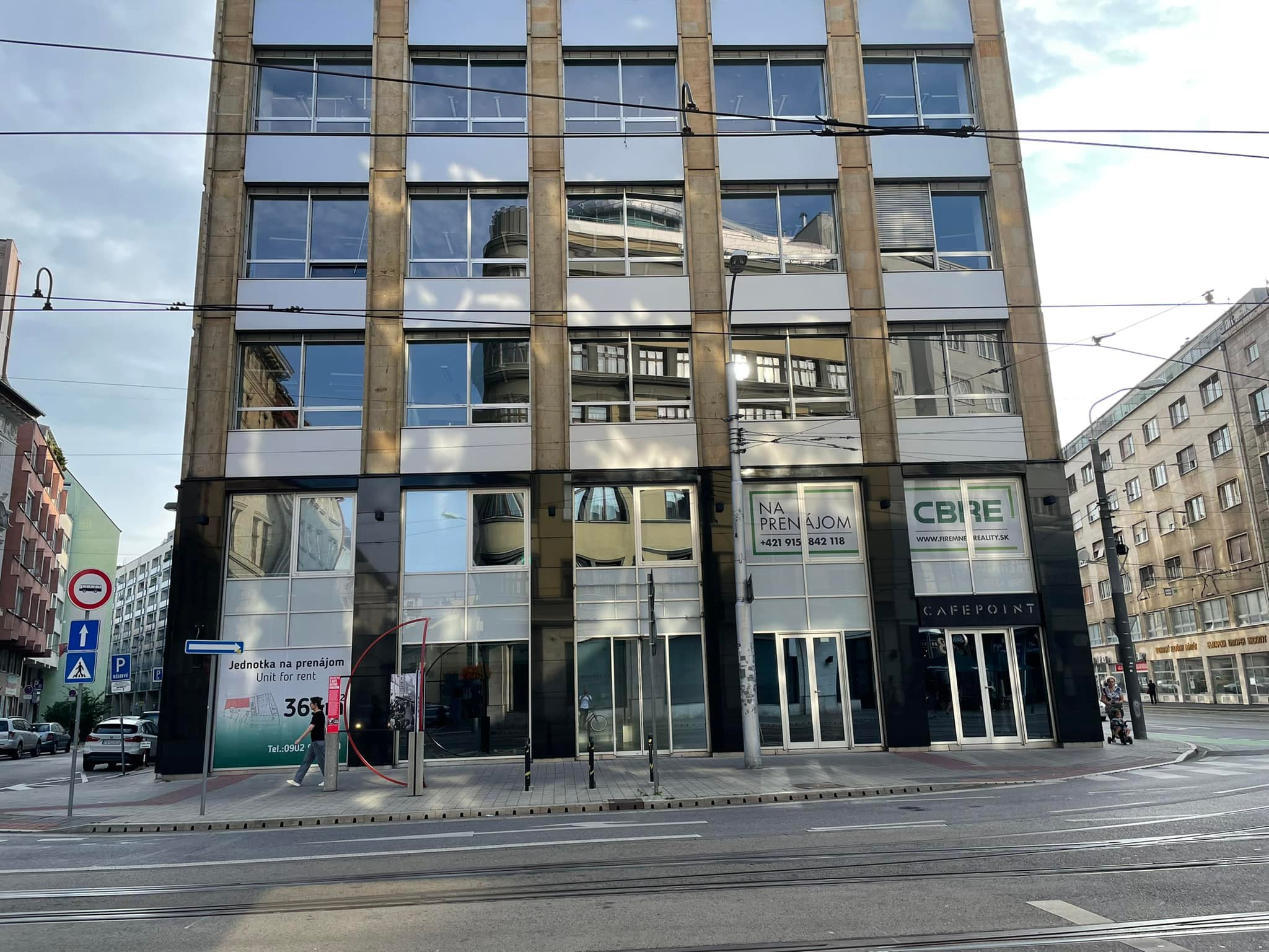 Blog N: Ako nákupné centrá vysali zo Štúrovej ulice v Bratislave život ...