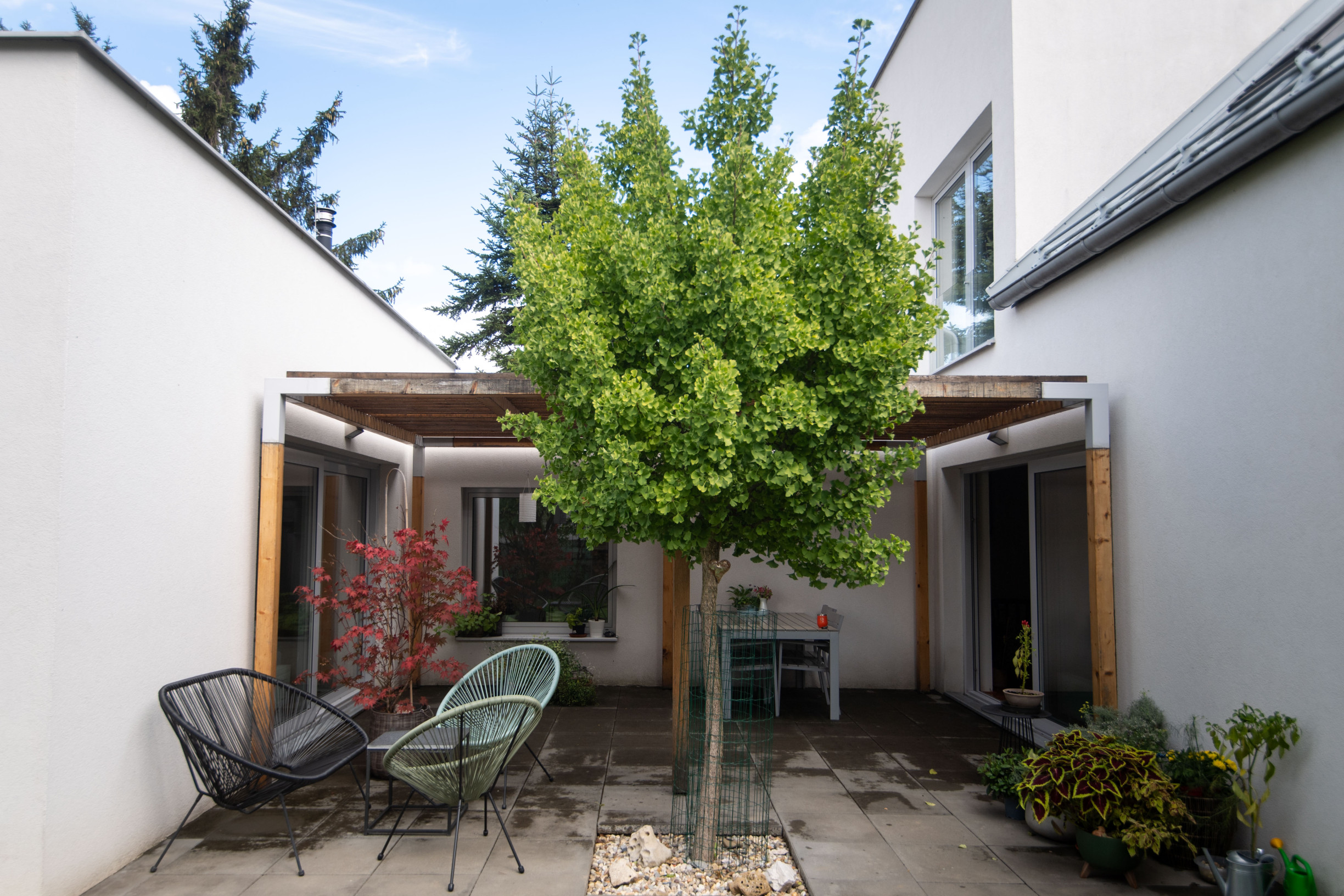 S rešpektom k ulici a pritom sám sebou. Ako z domu s podjazdom vznikol ...