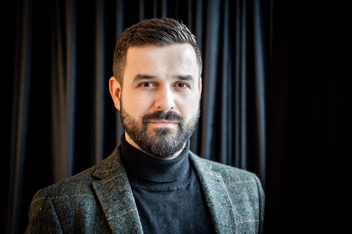 Na hoax o pápežovi v páperovej bunde som naletel aj ja, priznáva Tomáš ...