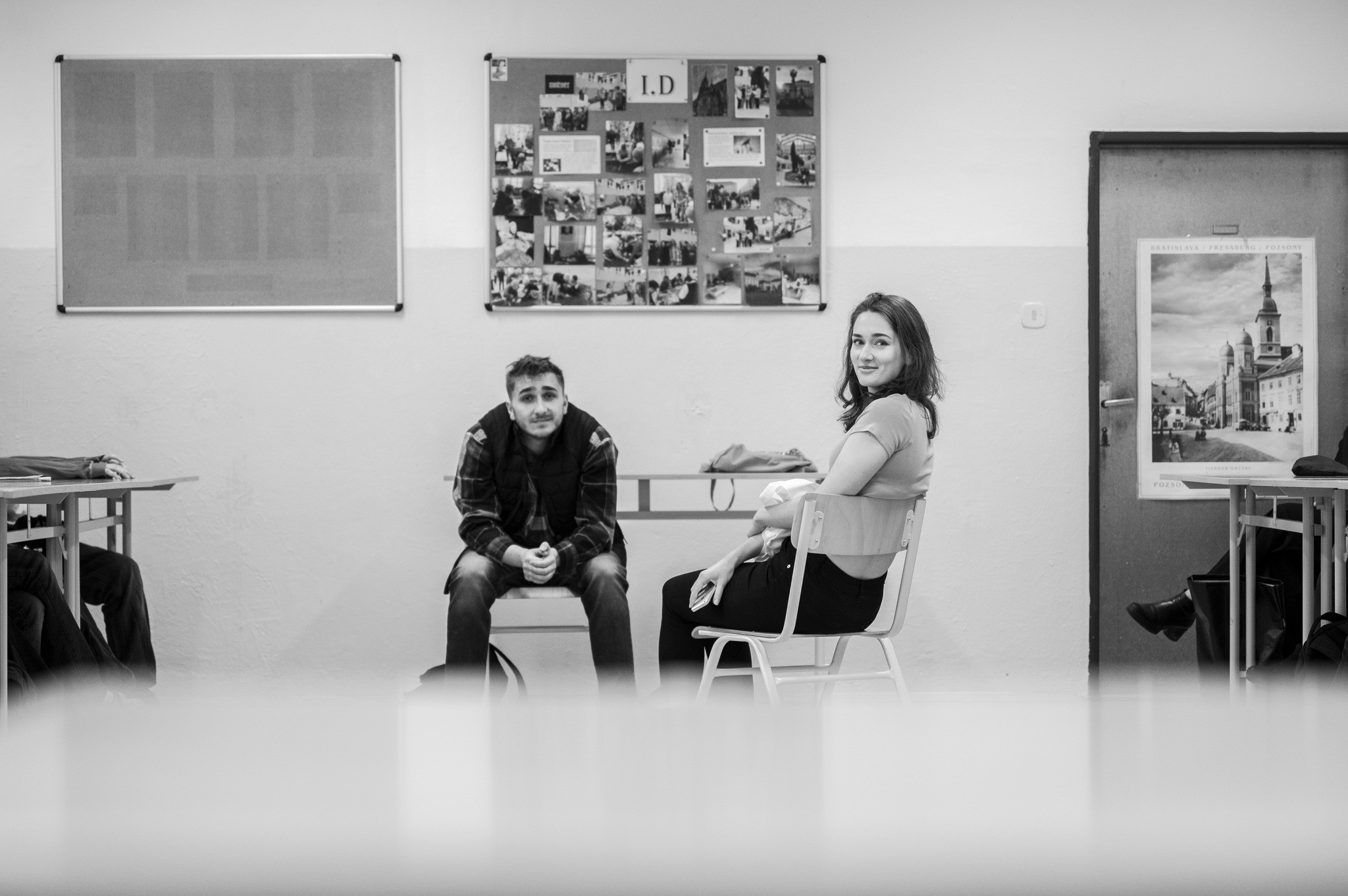 V skupinových četoch sa ohovára, ale to je predsa normálne. Alebo nie ...