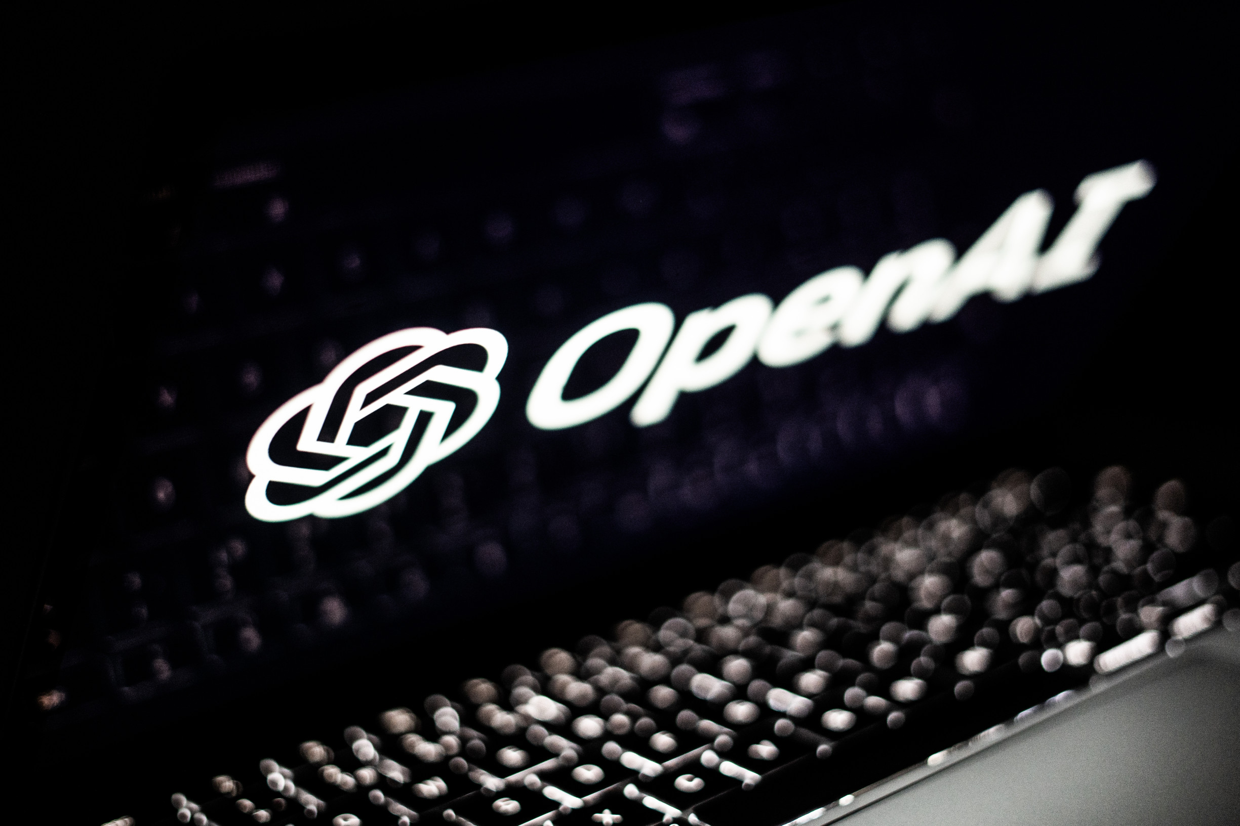 Vylepšený ChatGPT je dostupný všetkým zadarmo. Oplatí sa ešte platená verzia? — Denník E