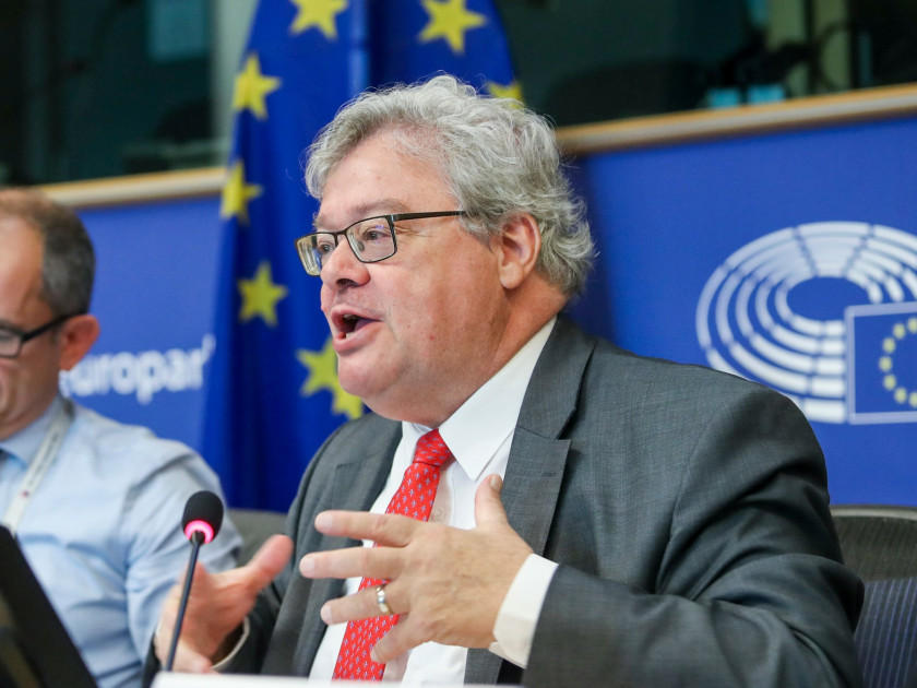 Čínu sme podcenili viac ako Rusko, Merkelová bola naivná, tvrdí nemecký ...