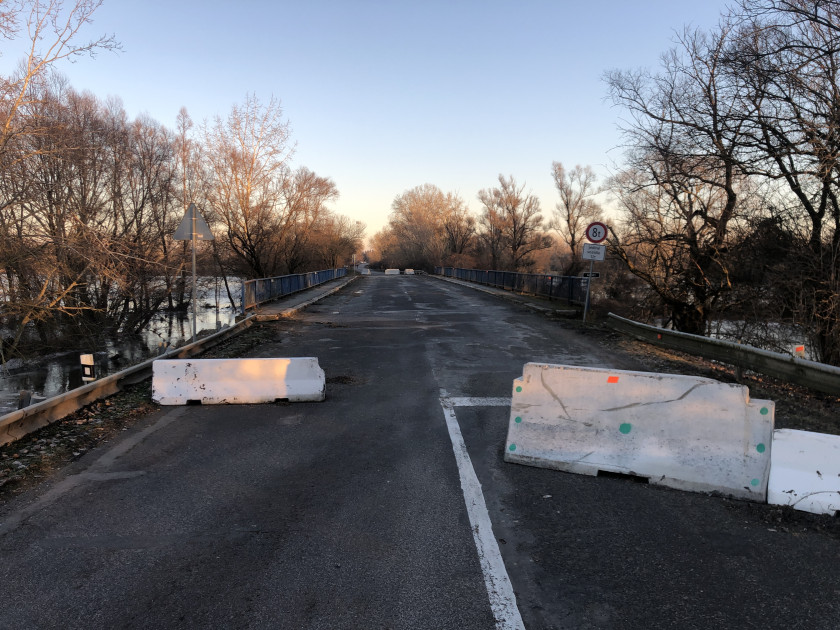 Košická župa nechala autobusy tri mesiace jazdiť po moste pri Vojanoch, ktorý je v havarijnom stave
