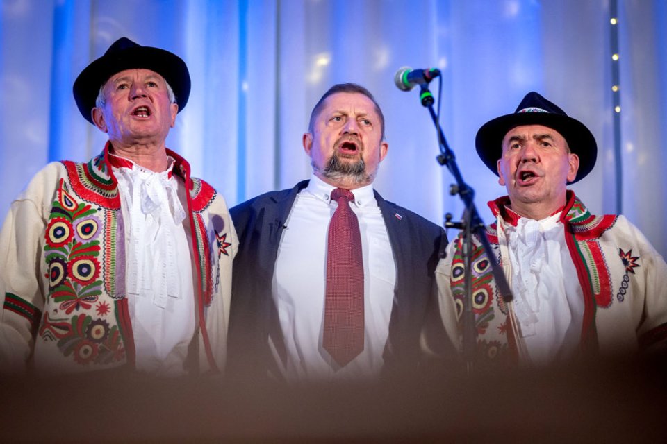 Ani desať dní pred prvým kolom prezidentských volieb sa dezinformačná ...