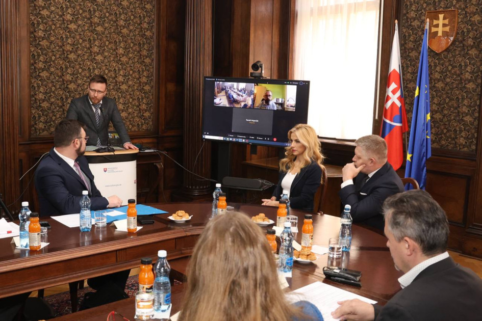 Fico bol na Kotlárovej konferencii o covide, konala sa na ministerstve ...