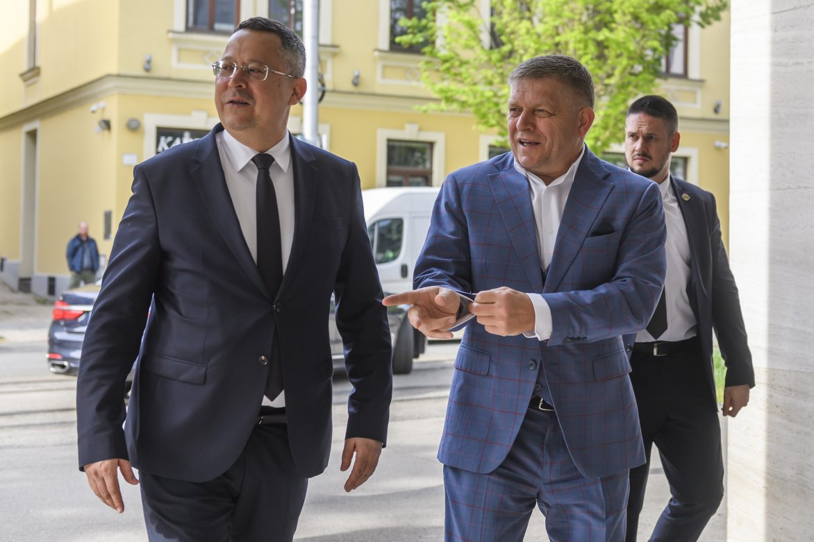 Vláda zdaní e-cigarety aj sladené nápoje, Fico by chcel znižovať aj ...