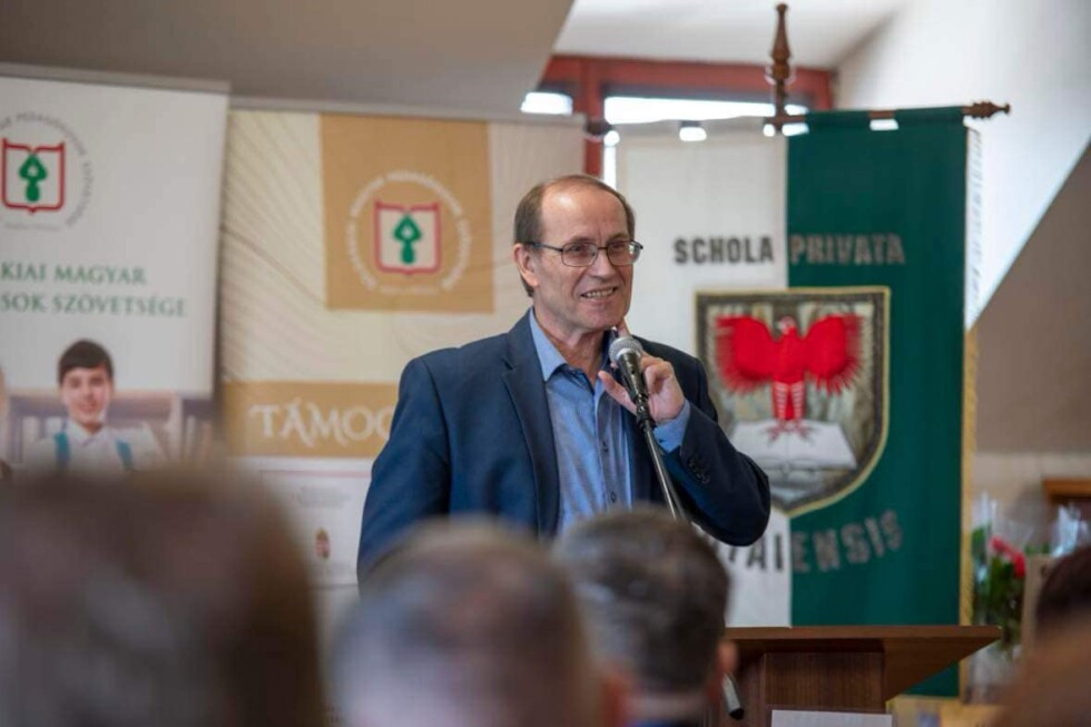 Lélegeztetőgépen a szlovákiai magyar középiskolai oktatás, mintegy ...