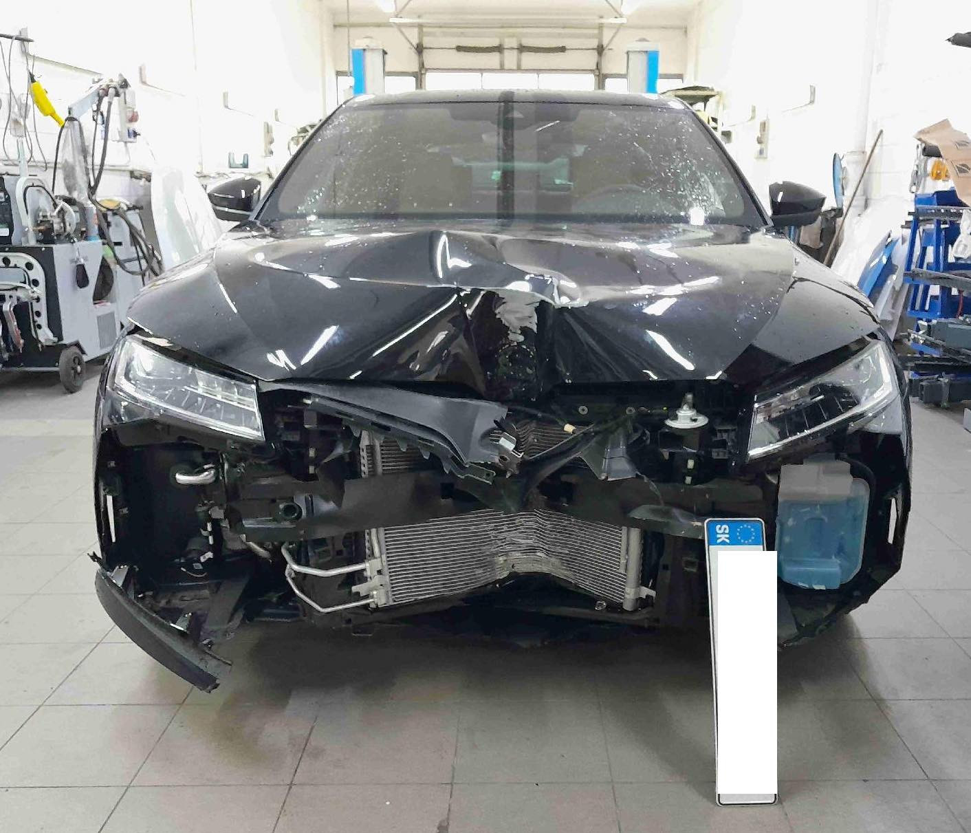 Spišiak z PS zverejnil fotografiu auta Andreja Danka po nehode so semaforom