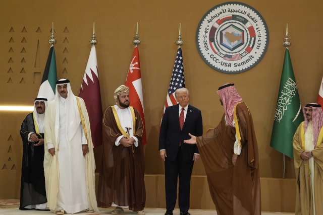 Donald Trump sa stretol s novým sýrskym vodcom Ahmadom Šarom
