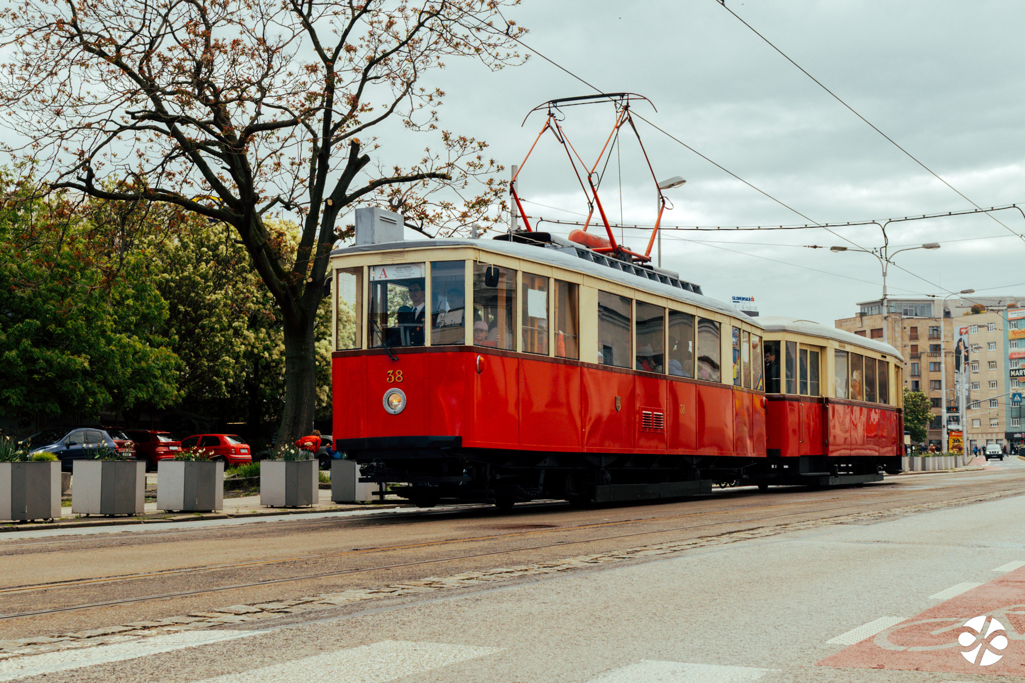 V tento deň pred 130 rokmi vyšla do ulíc Bratislavy prvá električka s cestujúcimi
